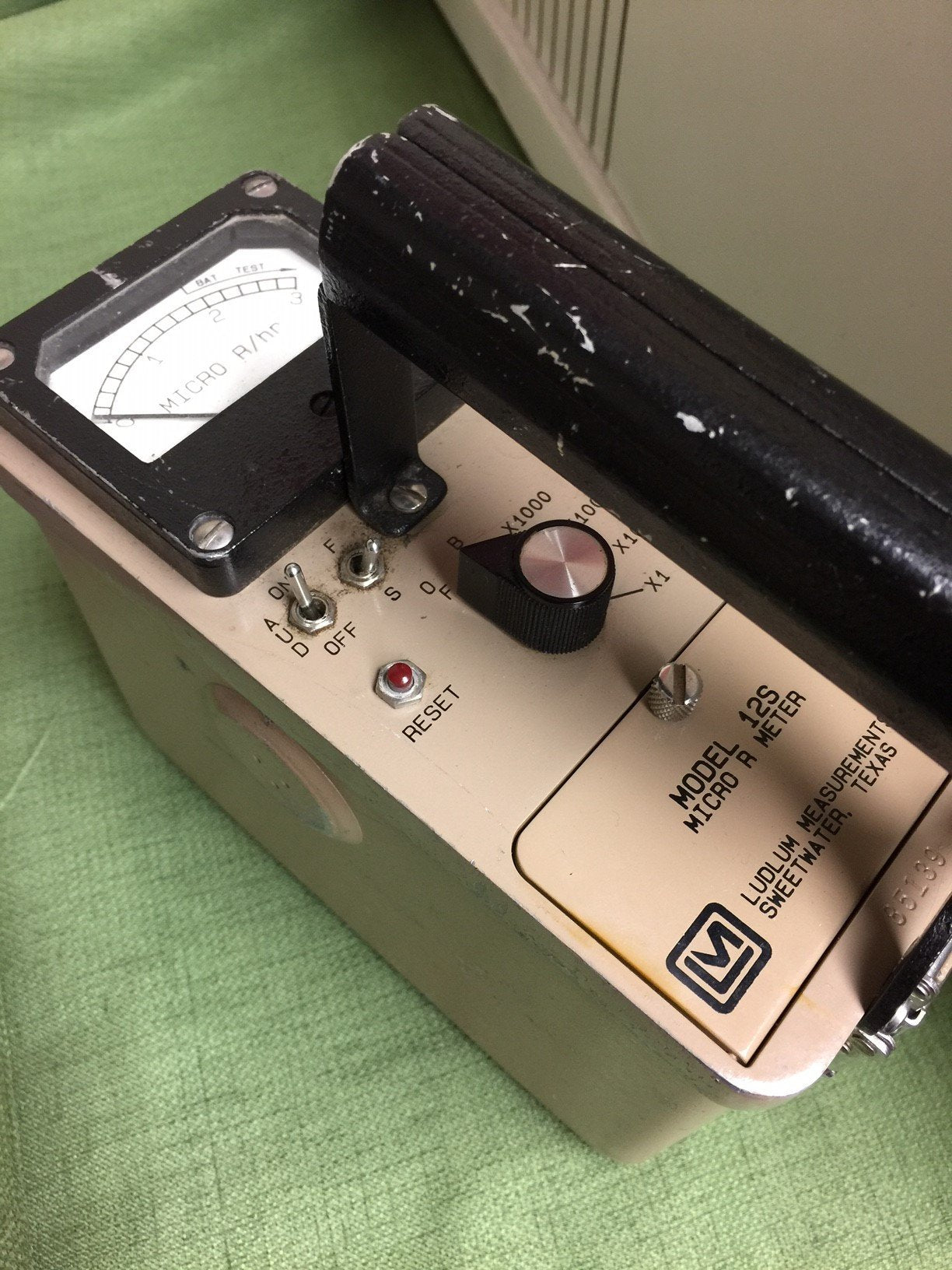 Ludlum Model 12S MicroR meter - Environmental Radiatiom Moni ...
