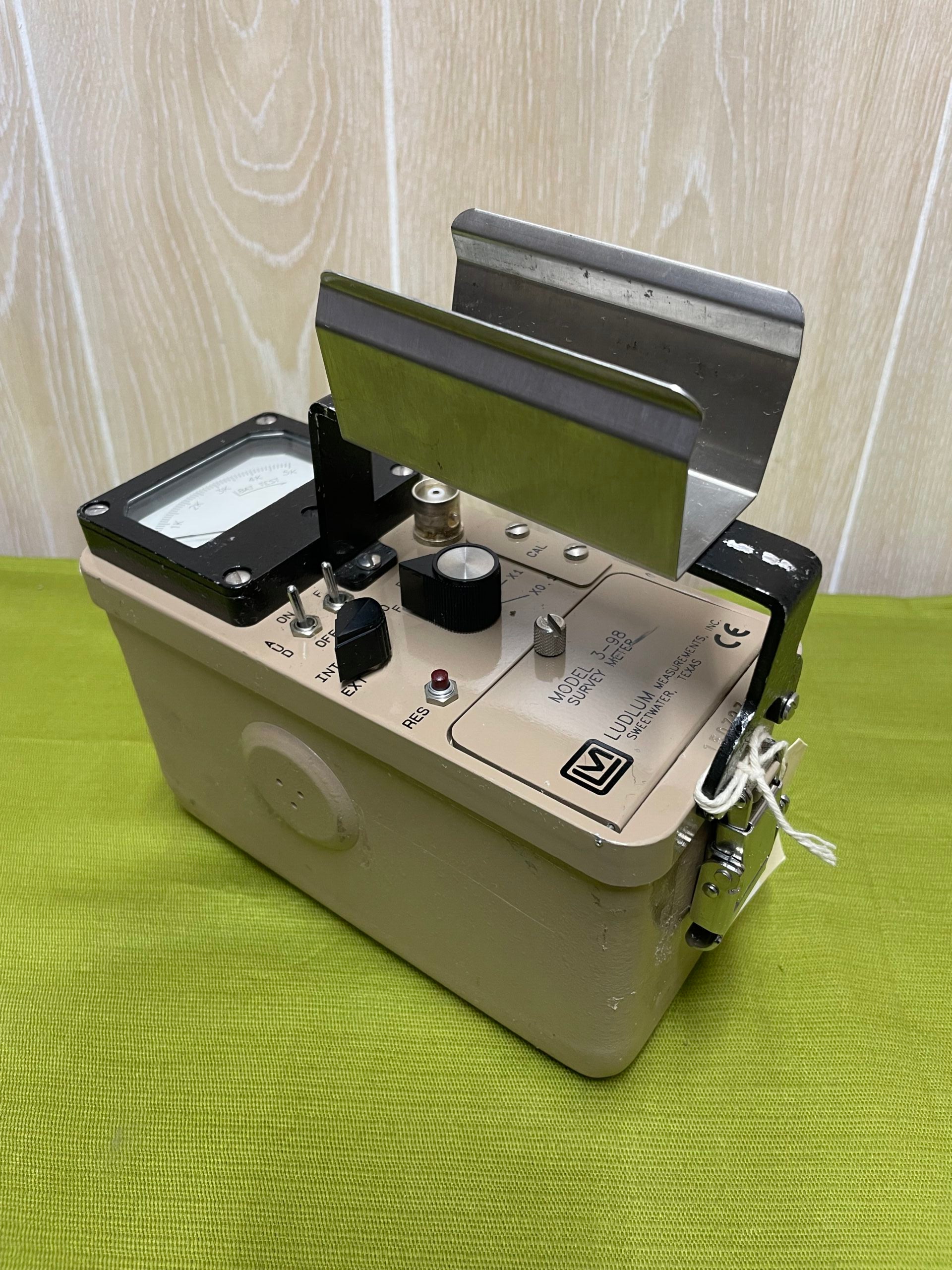 Ludlum Model 3-98 Survey meter | Ludlum – CHPConsultants